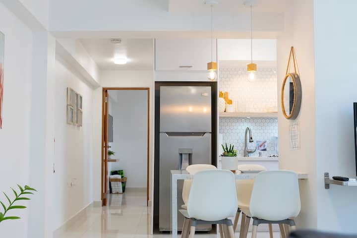 Bright & Modern 1br Apartment Walk To The Beach - San Juan