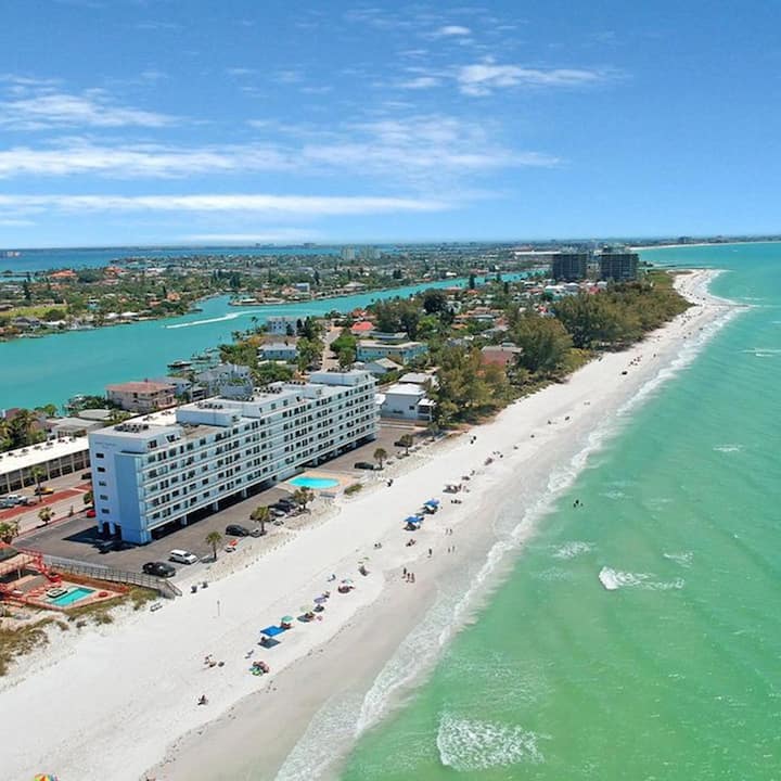 Gulf View Condo!! Location Location Location!! - Treasure Island, FL