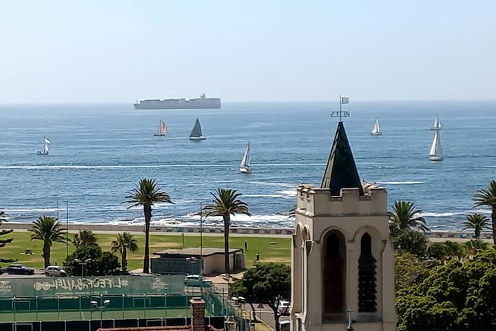 Sweeping Sea, Mountain & Promenade Views Sea Point - Camps Bay