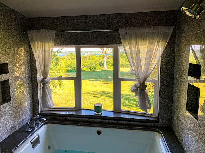 Gorgeous Country And Water Views, Tranquil Escape - Elk Rapids, MI