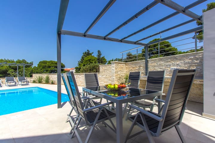 Apartment With Pool And Sea View In Murter - Murter-Kornati