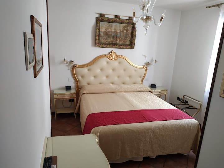 Venetian Guesthouse With 8 Rooms Bath Ensuite - 베네치아