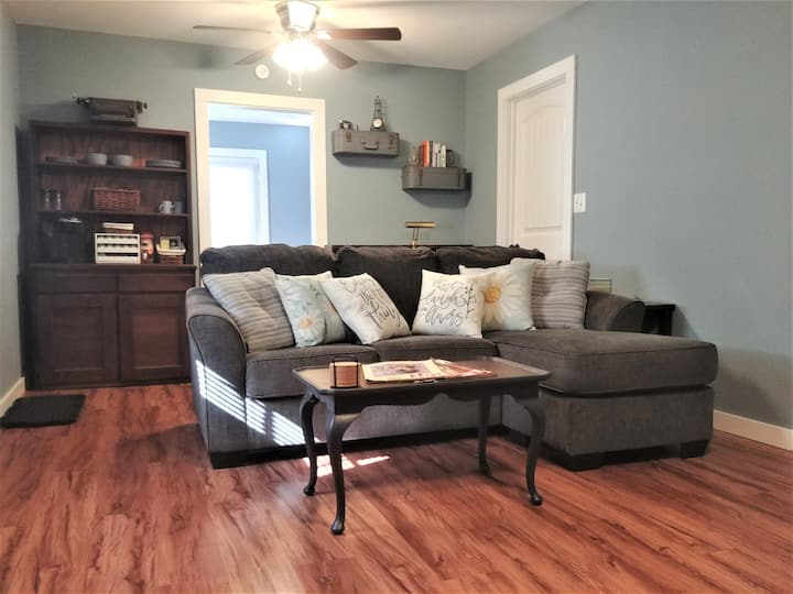 Homey One Bedroom Suite (Perfect For Longer Stays) - Hampton, VA