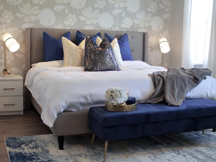 Luxury King Suite + Laundry Near Heart Of Cle - Cleveland, OH