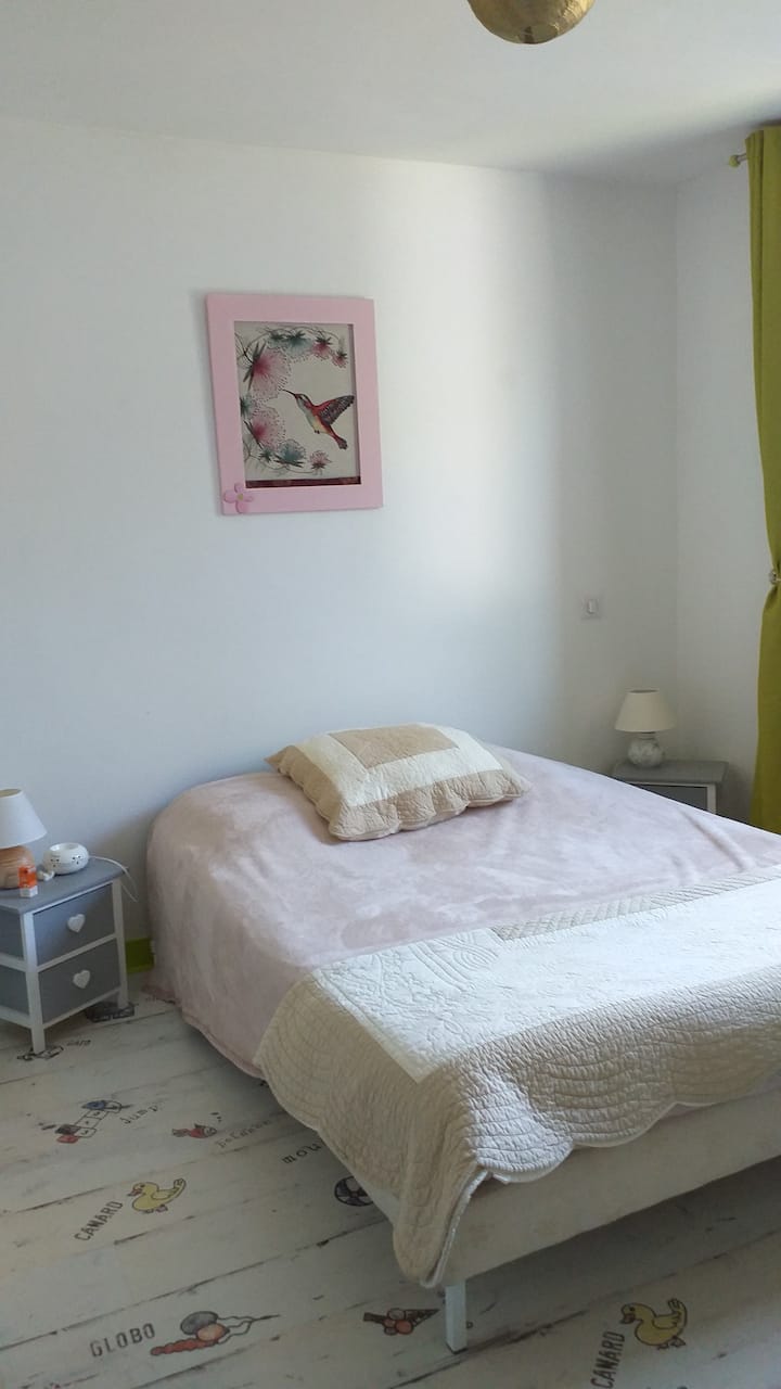 Ambiance Feutrée D'une Petite Maison En Bois. - Mâcon