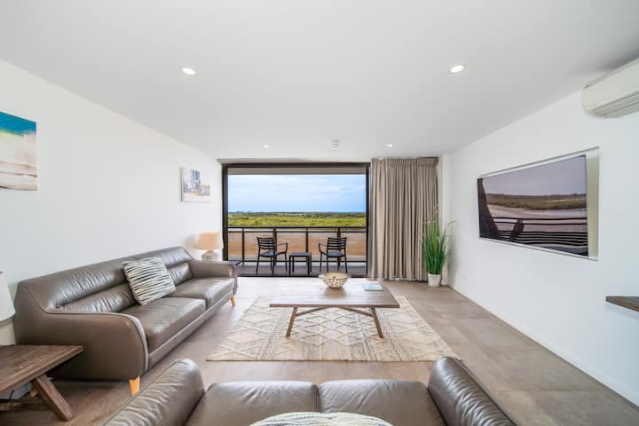 Immaculate Riverfront - Marcoola