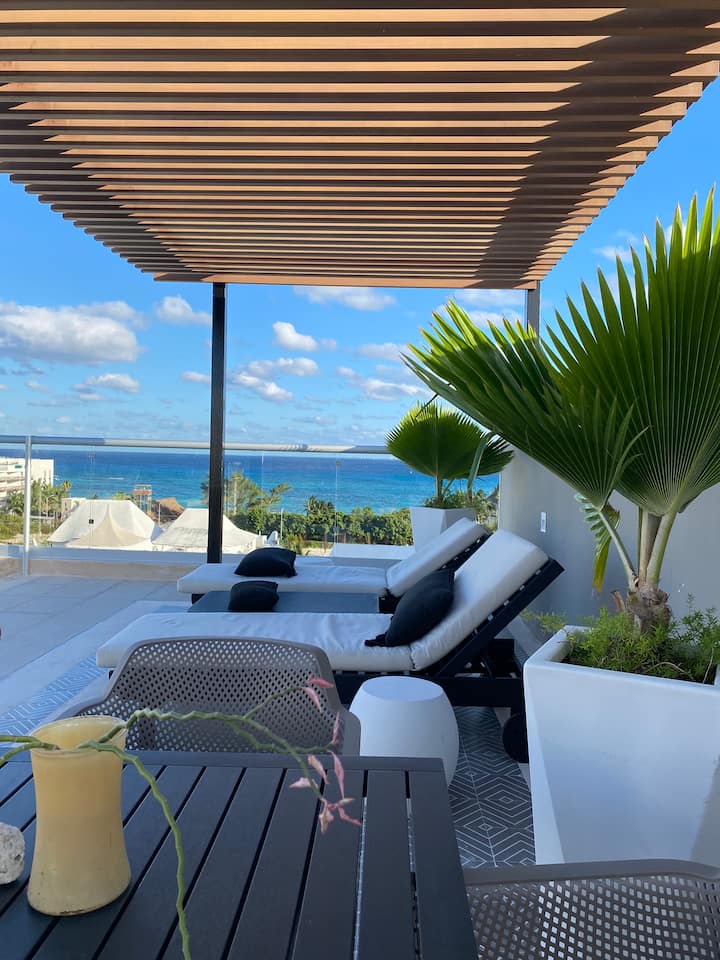 New Oceanview Condo With Rooftop Pool & Jacuzzi - Playa del Carmen