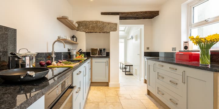 Barnoon Villa, A Welcoming Home With Sea Views, Outside Space, Close To Beach And Parking! - St Ives