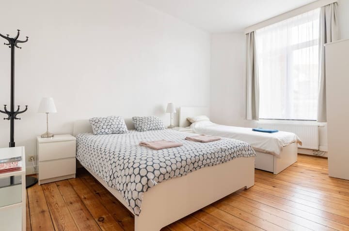 Spacious 2-bedroom Apartment (75 M²), Midi Station - Anderlecht