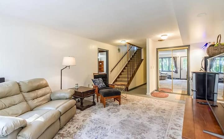 Cozy Lower Level Apartment In The Grove - Canandaigua, NY