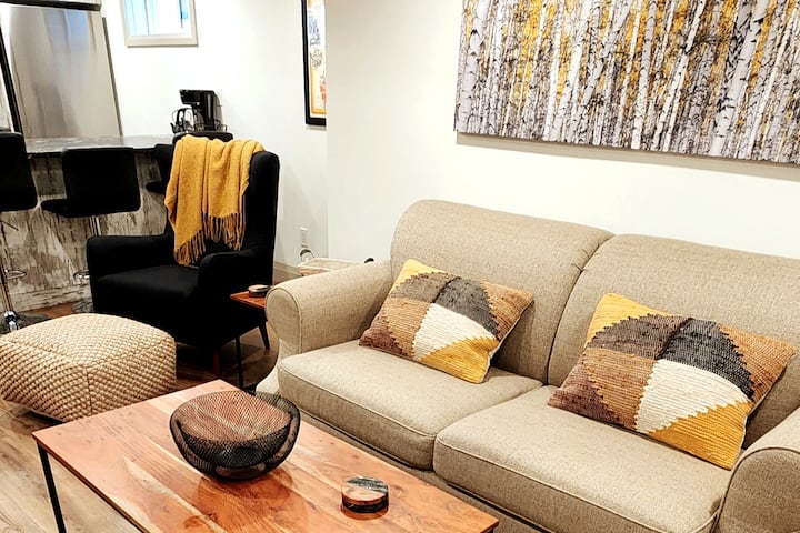 Kensington Place Private New 1 Bedroom Suite - Guelph