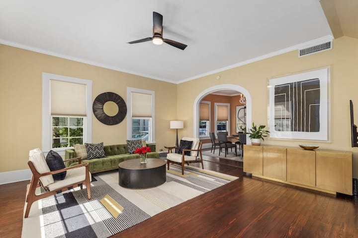 Palais Né De Nouveau 1920 Style Modern - 4bd/3bth - Lake Charles, LA