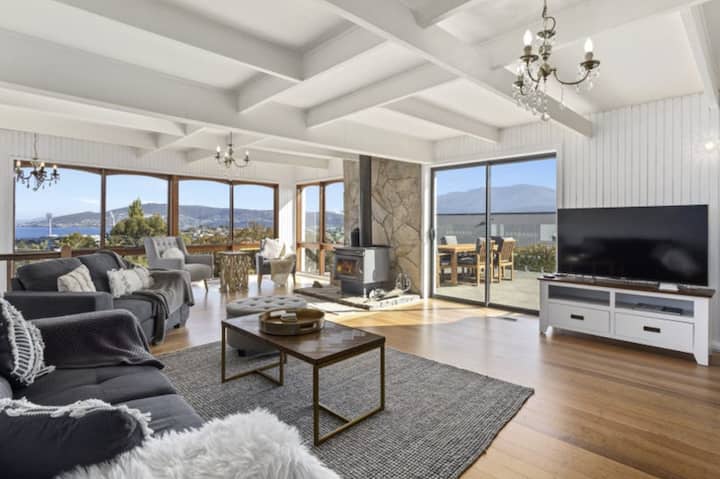 Alma Views, Large 4 Bed Home - Hobart