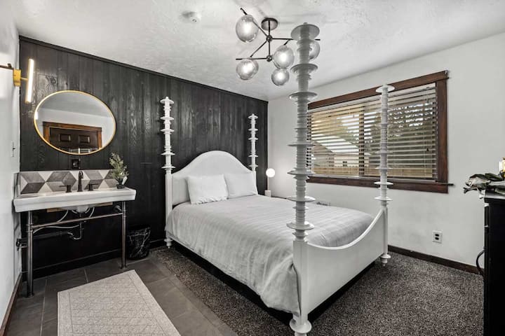 The Prospector Motel: Unit 4 - Idaho City, ID