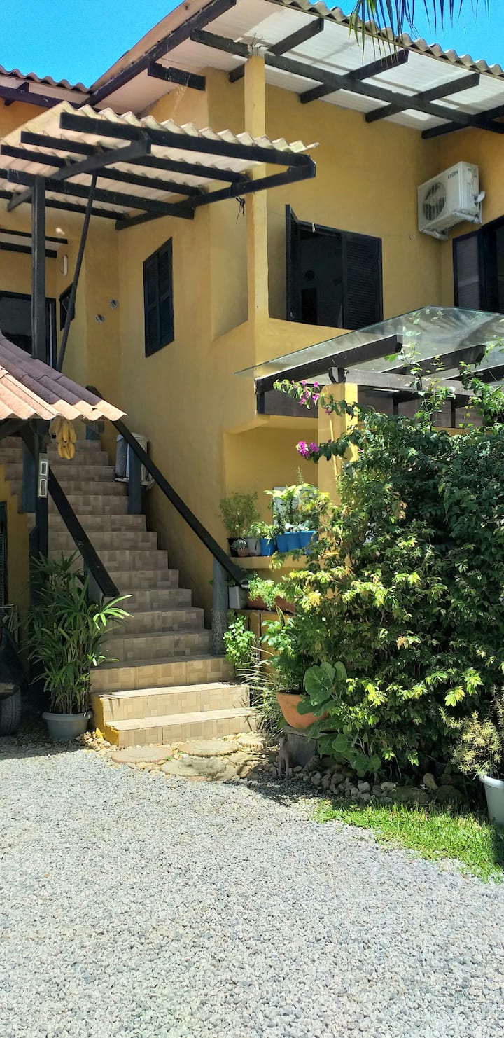 Casa A 200 Metros Da Praia De Ponta Das Canas - Florianópolis