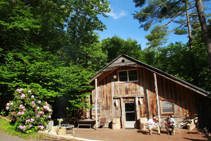 Parkway Forest Lodge - Blowing Rock, NC