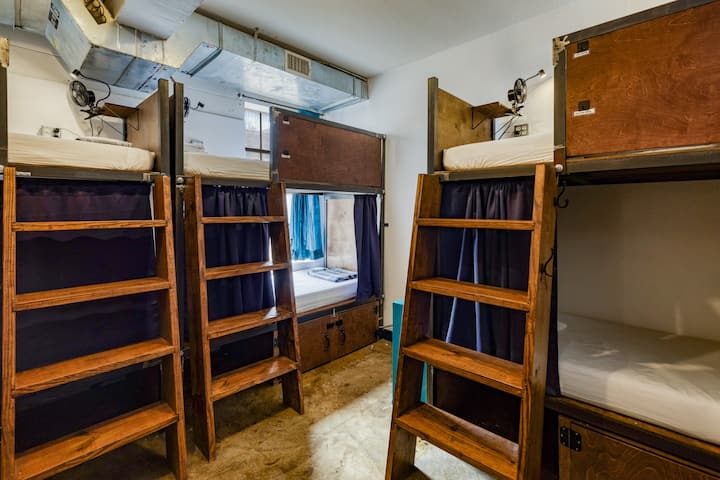 Firehouse Hostel - Dorm Bed - Austin, TX
