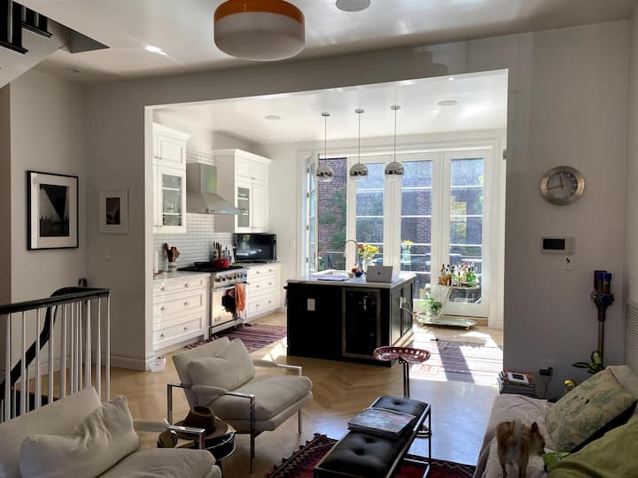 Elegant And Spacious Mid-century Brownstone - 맨해튼