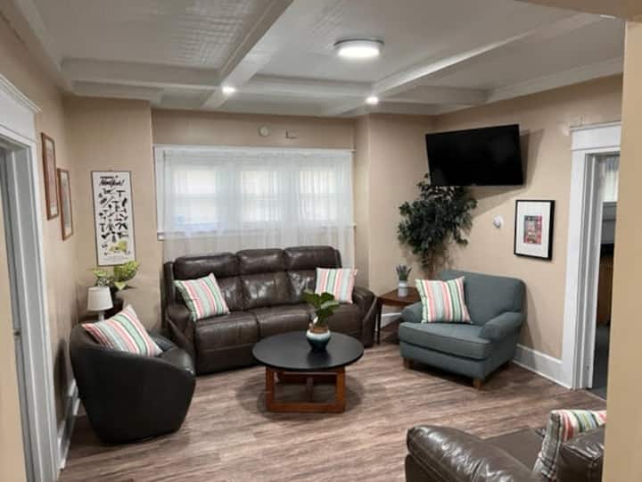 Summer Escape- Sleeps 16 @ 159 Central - Fredonia, NY