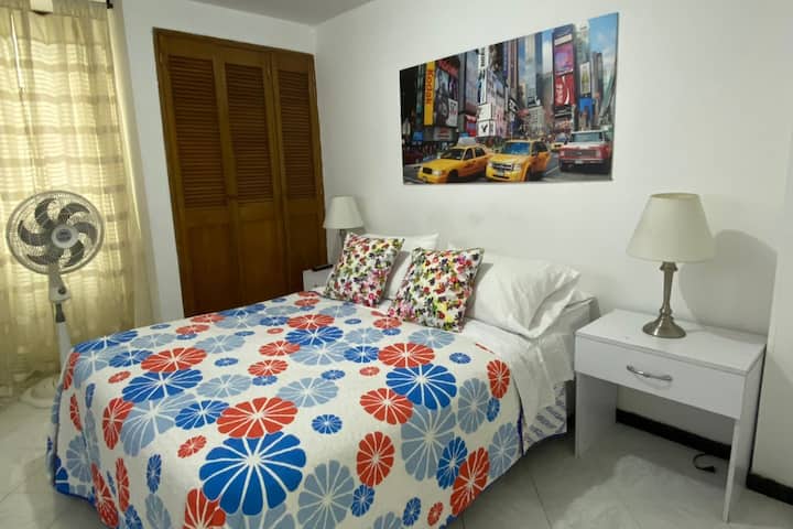 4 Habitaciones-3 Baños-en Frente Exito De Laureles - Medellín, Colombia