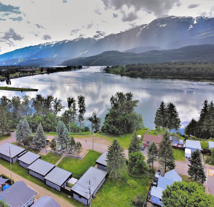 Cozy Suites! Great Location! Brindle Suite - Revelstoke