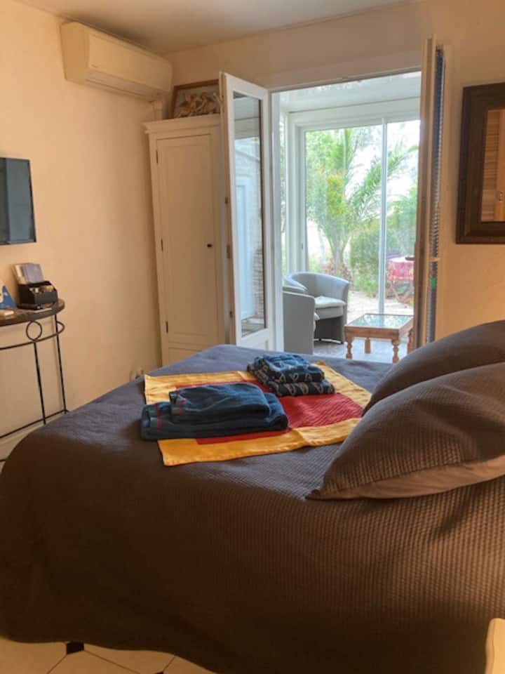 Chambre D'hôte : « Entre Mer Et Jardin »(Ei Riazi) - Étang de Berre