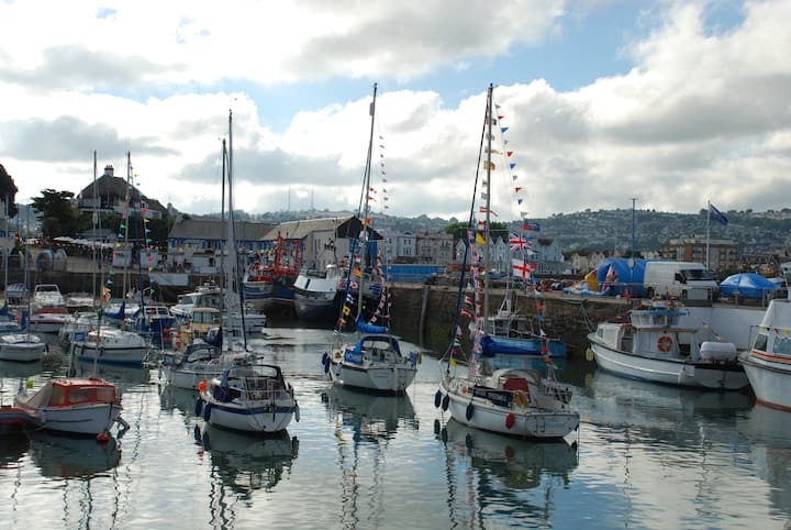 3 Min Walk To Beach. Spacious. Parking. - Totnes