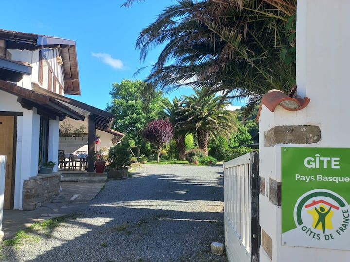 Gîte + Terrasse (T4) 3 éToiles - Océan/montagne - Sare
