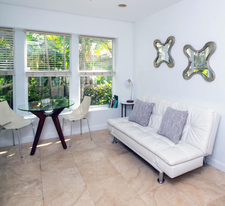 Cozy Chic 2 South Of Fifth - South Beach, FL