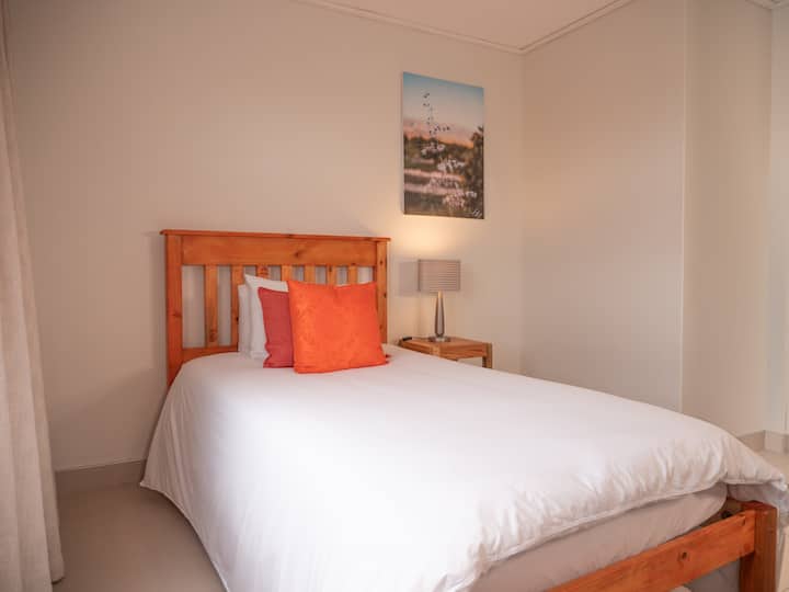 Family Summer Flat Minimum 4 Guests - Sleeps 8 #2 - Cape Town