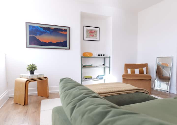 Ground Lodge Art Apartment | In The Heart Of Frome - Frome