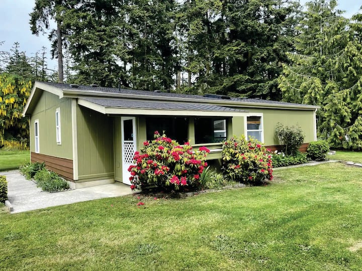 Quiet Briarwood 2.0 - 3 Bdm Home - Oak Harbor, WA