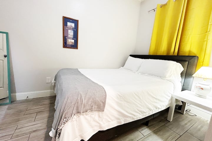 Lotus | 1 Br Near Downtown |Close To Everything 1d - Houston, TX