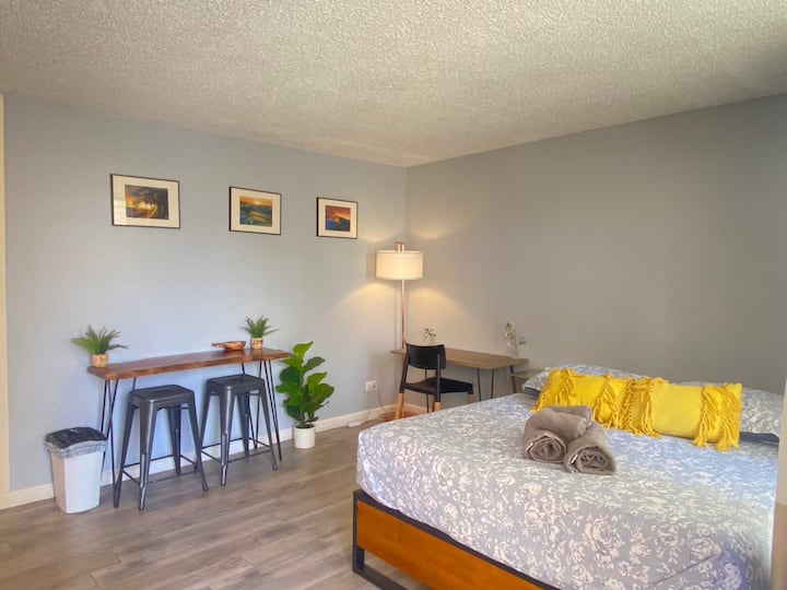 2019年フルリノベーション　ショッピングセンターから徒歩2分　ワイキキの中心地 - Kāhala Beach, HI