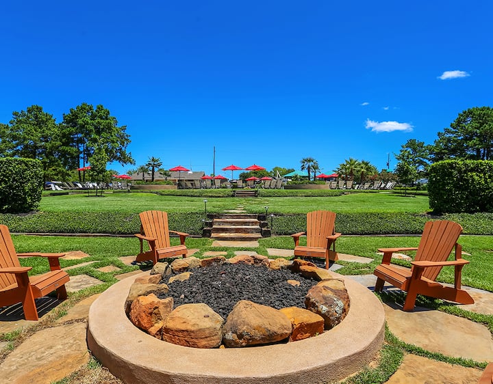 Lakefront Resort Tiny Living By Relaxstr - Conroe, TX
