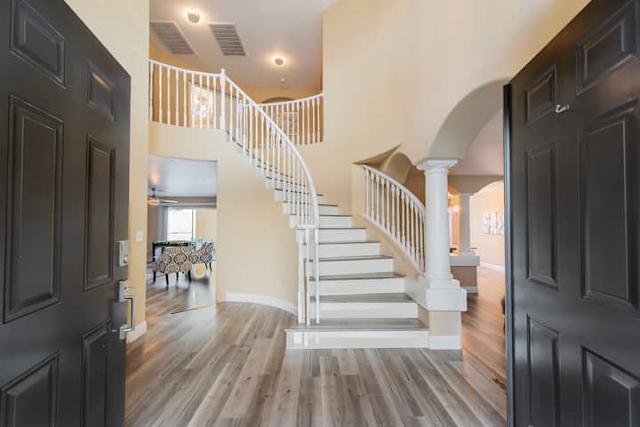 Upscale Home-15 Minutes To The Strip! - Henderson, NV