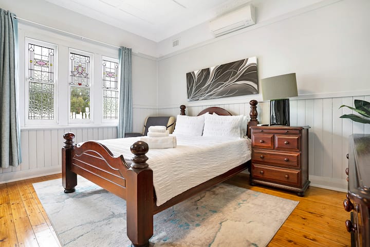 Home 10 Mins Walk To Shops & Malls| Ac, Fast Wi-fi - Wollongong