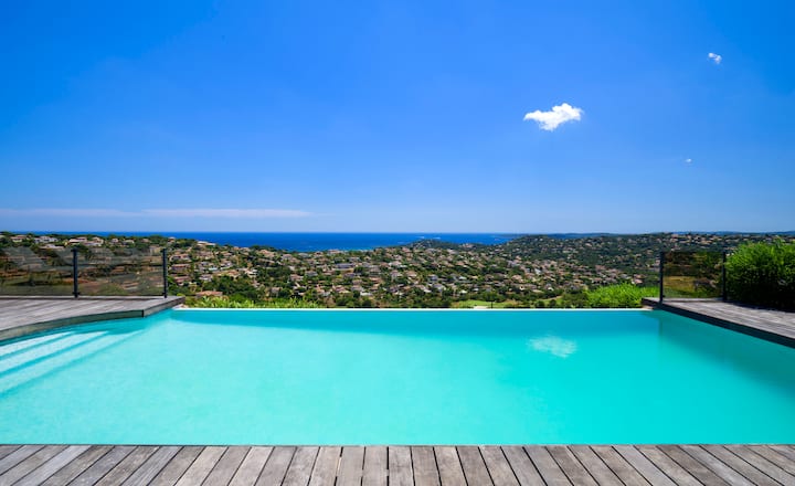 Villa Avec Vue à Couper Le Souffle : Mer Et Golf - Sainte-Maxime