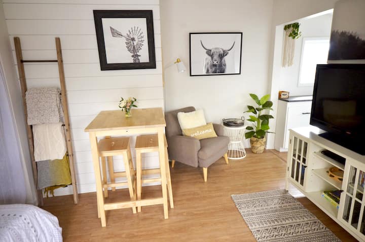 Alberta Farmhouse Nest Studio - Portland