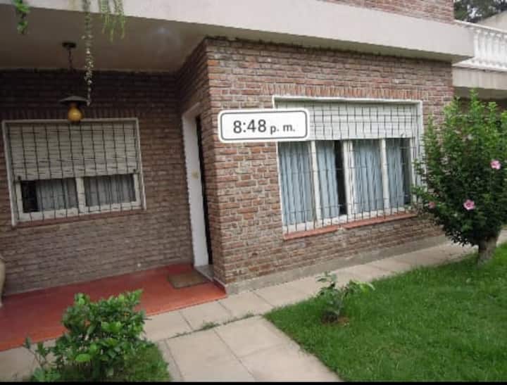 Casa Amplía En Hurlingham, Buenos Aires Argentina - Bella Vista