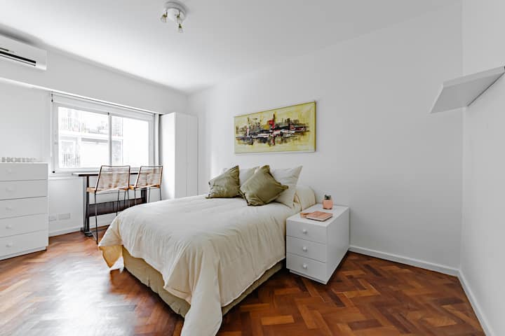 ¡Cerca De Todo! Cálido Estudio En Recoleta - Buenos Aires