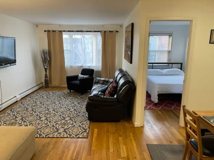 3 Bedroom Quietly Close To Everything - Long Island, NY