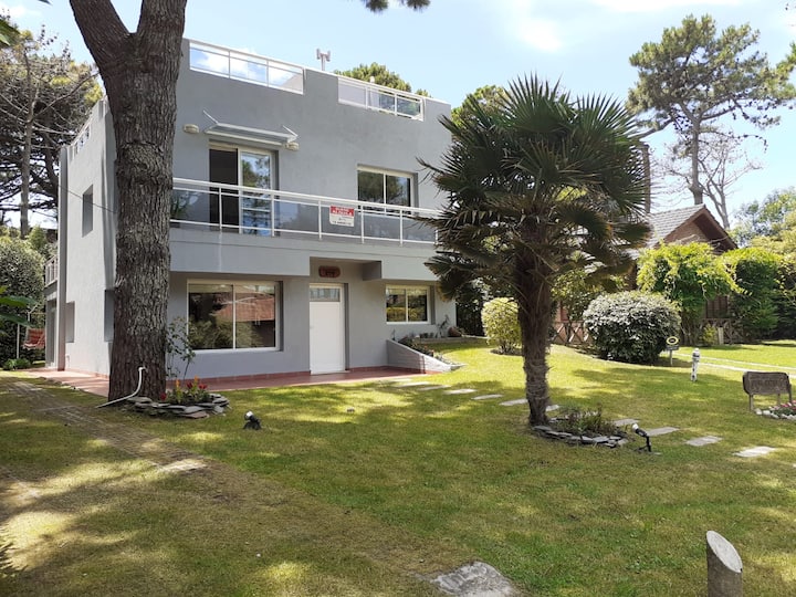 Hermosa Casa Residencial En Zona Norte De Pinamar - Pinamar