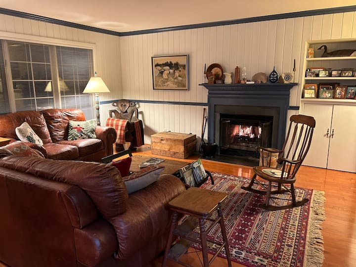 Home On Edge Of Historic "Depot" - Manchester, VT