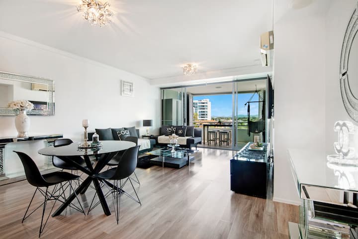 Large Luxurious Apartment On The Broadwater - Dreamworld, Coomera