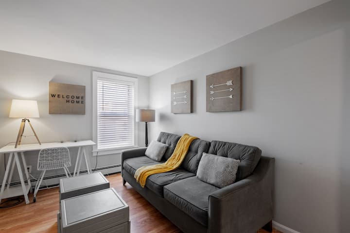 Bright Modern Open Layout 2nd Flr Short To Midterm - Manchester, NH