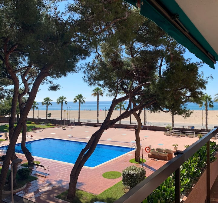 Lovely Beachfront Apartment - Torredembarra