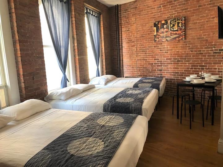 Studio678 In The Heart Of Midtown Manhattan - Queens, NY