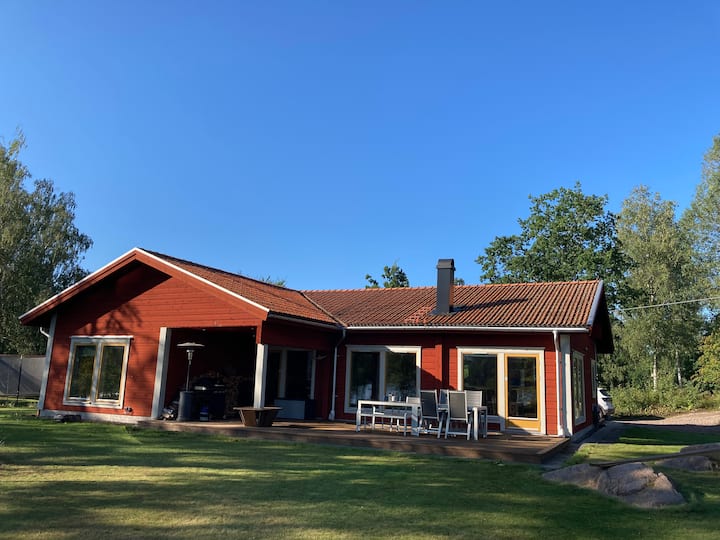 Timber House Next To Beautiful Lake - Mantorp