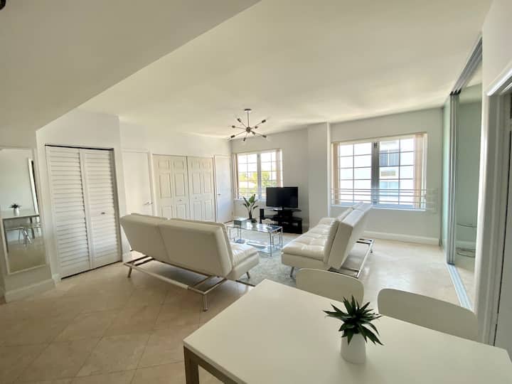 Famous Ocean Drive - Beach Front Property - South Beach, FL